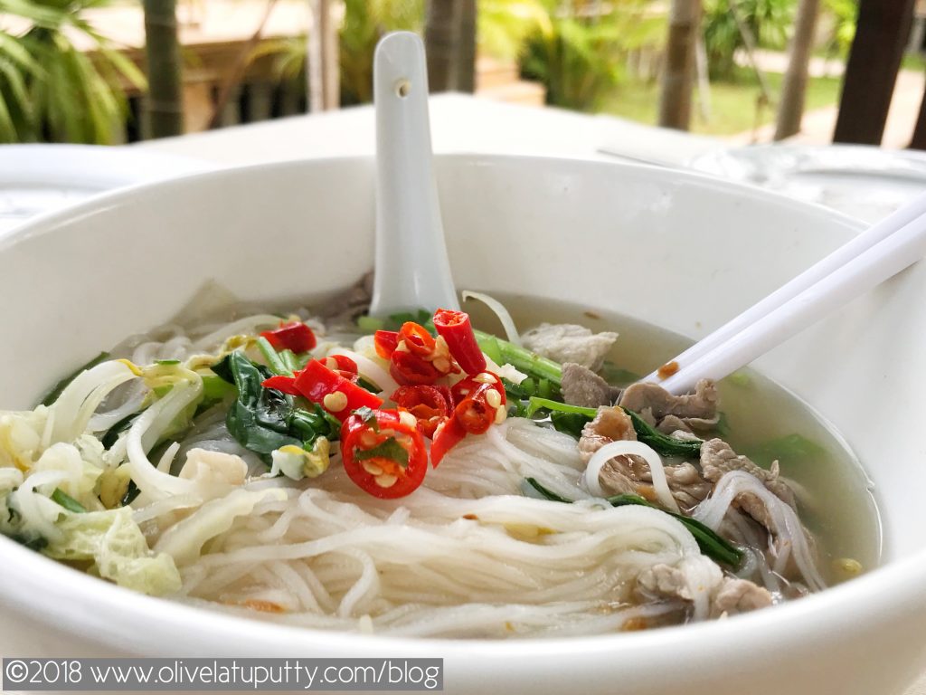 mencoba makanan khas kamboja di kamboja - www.olivelatuputty.com